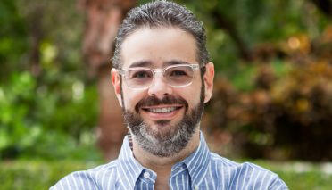 Isaac Lee, el “exiliado” que impulsa la producción en español desde el ...